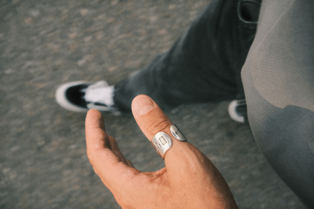 Arti Cincin di Jari Jempol hingga Kelingking Pria dan Wanita